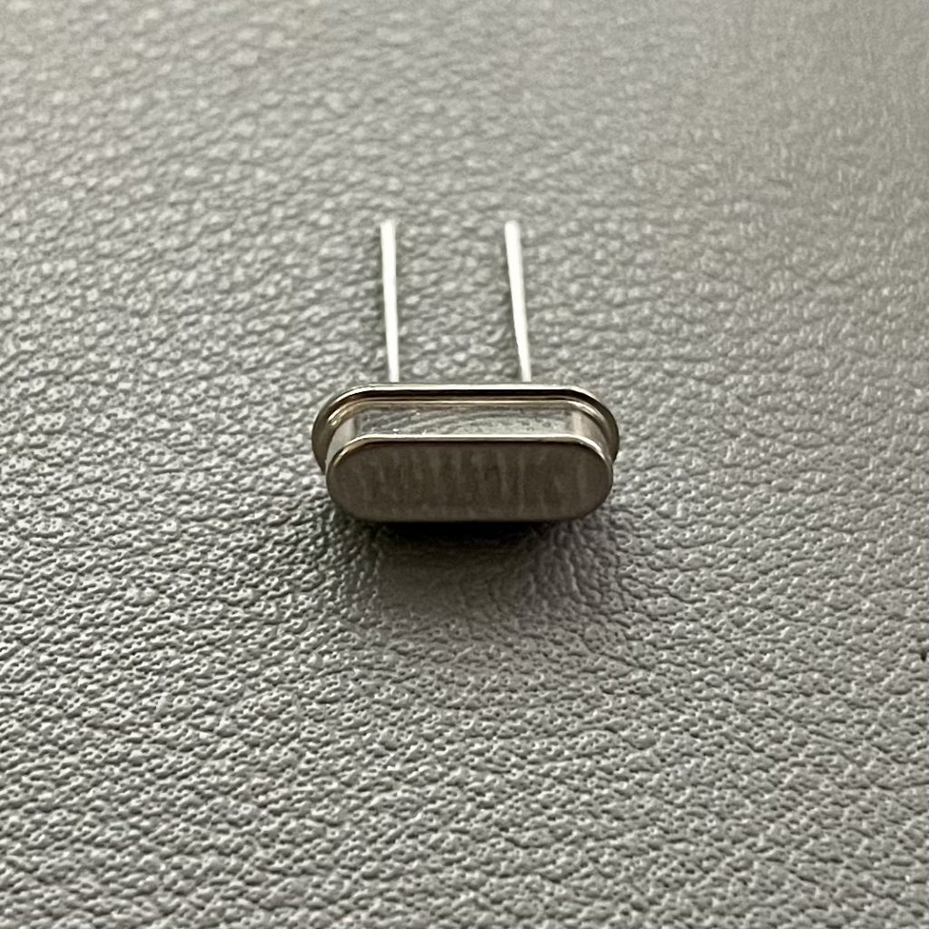 16.000MHz Crystal 20ppm HC49/S + 2 x 22pf Ceramic Capacitors | DIY Chris